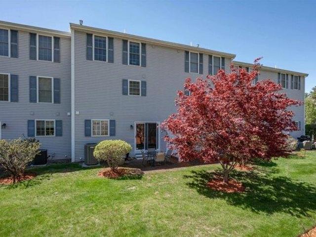 house with 3 bedroom, Nashua NH ES105232991