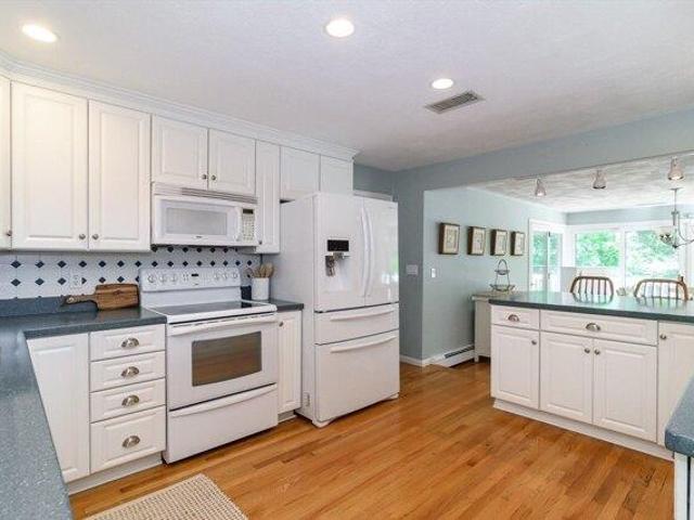 house with 3 bedroom, Natick MA ES104330695