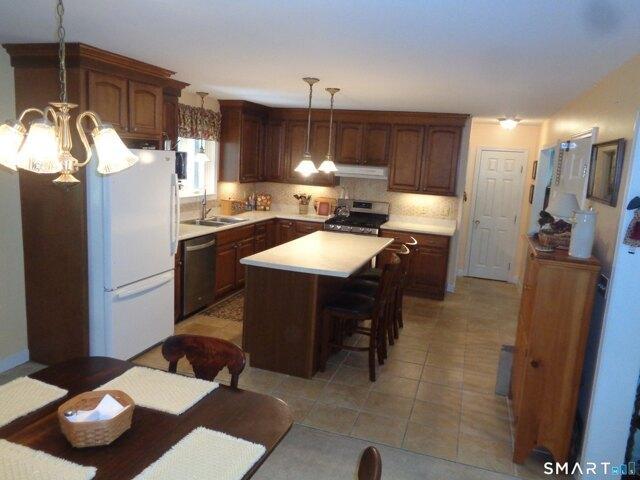 house with 3 bedroom, Naugatuck CT ES103436141