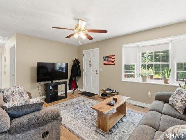 house with 3 bedroom, Naugatuck CT ES104407453