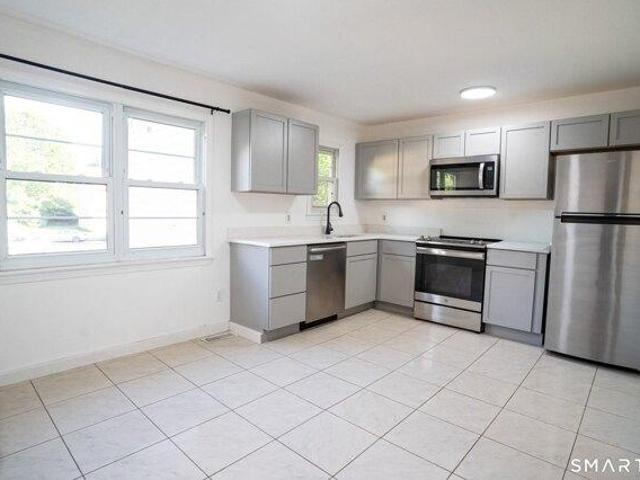 house with 3 bedroom, Naugatuck CT ES104407259