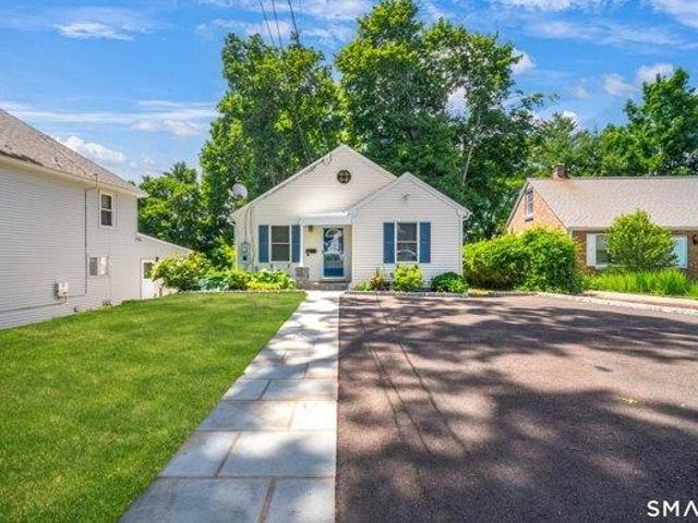 house with 3 bedroom, Naugatuck CT ES104441489