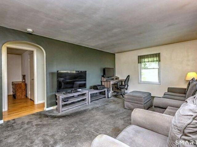 house with 3 bedroom, Naugatuck CT ES104441339