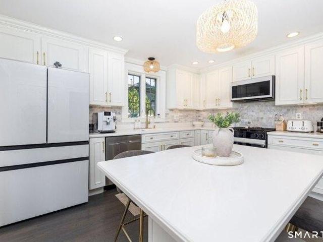 house with 3 bedroom, Naugatuck CT ES104444518