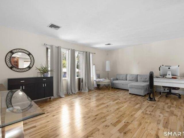 house with 3 bedroom, Naugatuck CT ES104152486