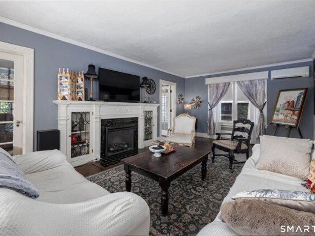 house with 3 bedroom, Naugatuck CT ES105191364