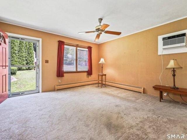 house with 3 bedroom, Naugatuck CT ES105192720