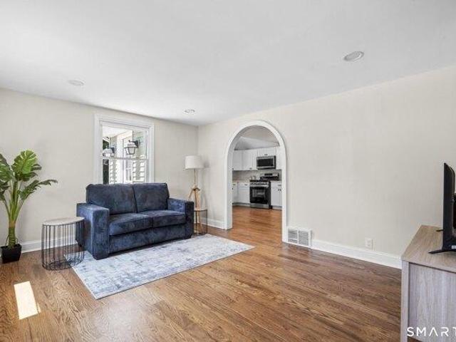 house with 3 bedroom, Naugatuck CT ES105204671