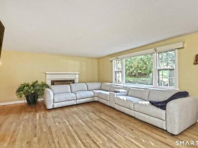 house with 3 bedroom, Naugatuck CT ES105207138