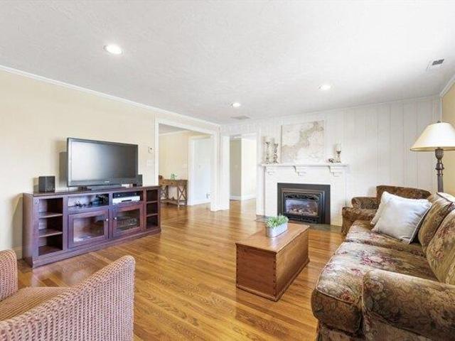 house with 3 bedroom, Needham MA ES104044312