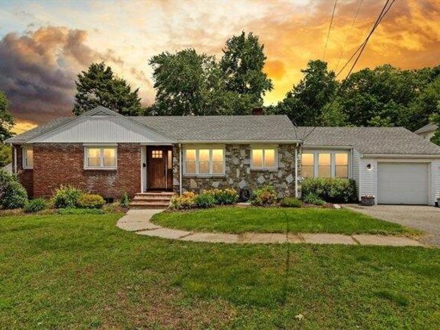 house with 3 bedroom, Needham MA ES105081082