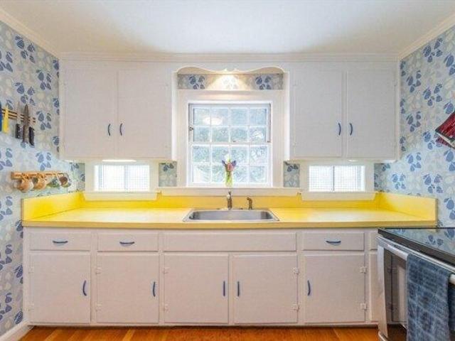 house with 3 bedroom, Newton MA DLS102632251