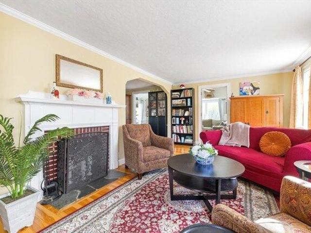 house with 3 bedroom, Newton MA DS102215424