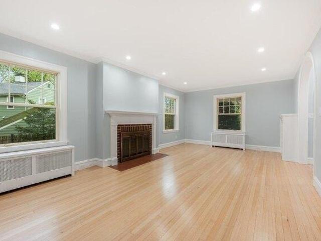 house with 3 bedroom, Newton MA ES103016380