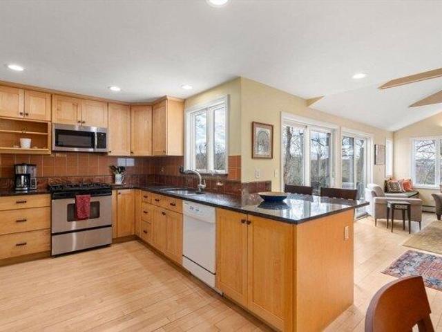 house with 3 bedroom, Newton MA ES103035374