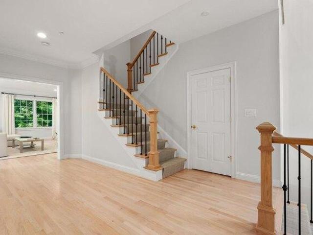 house with 3 bedroom, Newton MA ES105402346