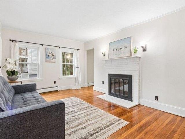 house with 3 bedroom, Newton MA ES105081257