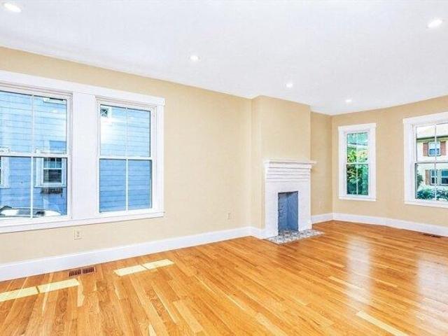 house with 3 bedroom, Newton MA ES105096417