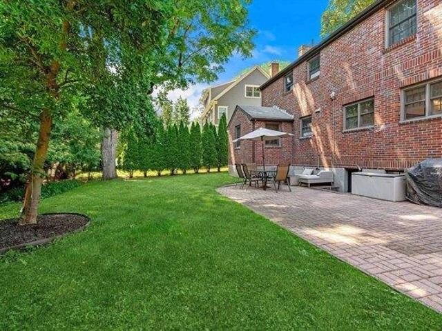 house with 3 bedroom, Newton MA ES105096237