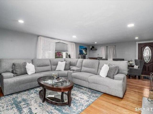 house with 3 bedroom, Newtown CT ES104074991