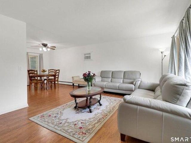 house with 3 bedroom, Newtown CT ES104834857