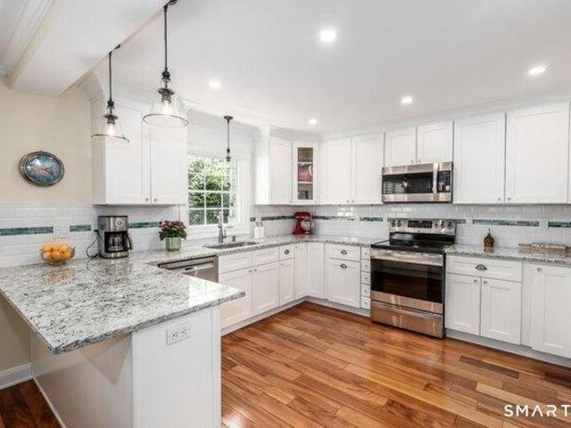house with 3 bedroom, New Canaan CT ES105203216