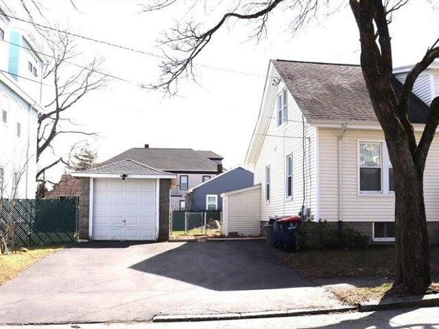 house with 3 bedroom, New Bedford MA ES103099382