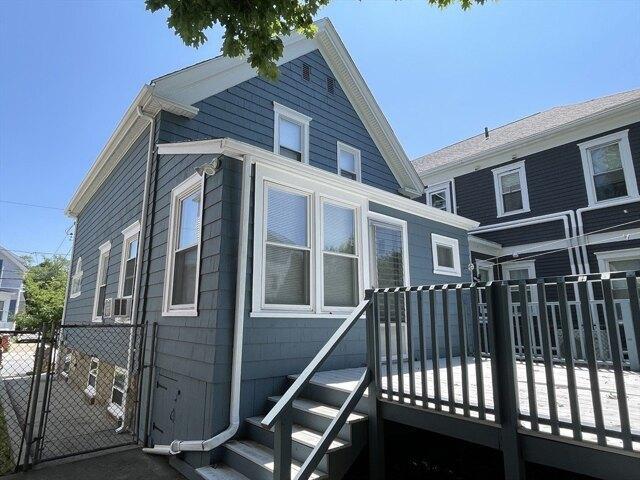 house with 3 bedroom, New Bedford MA ES104540726