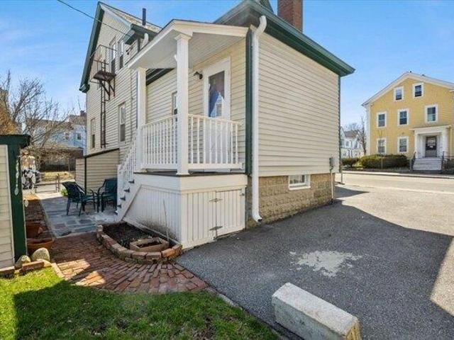 house with 3 bedroom, New Bedford MA ES105079924