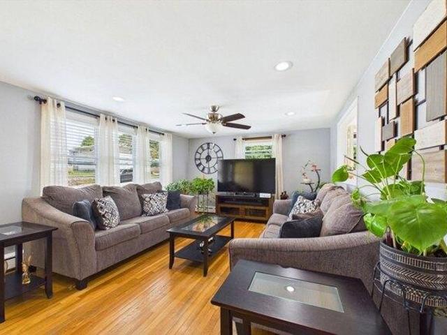 house with 3 bedroom, New Bedford MA ES105192809