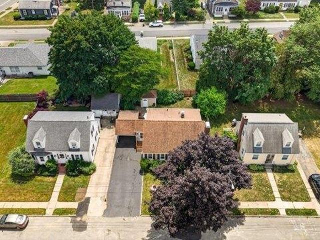 house with 3 bedroom, New Bedford MA ES105114734