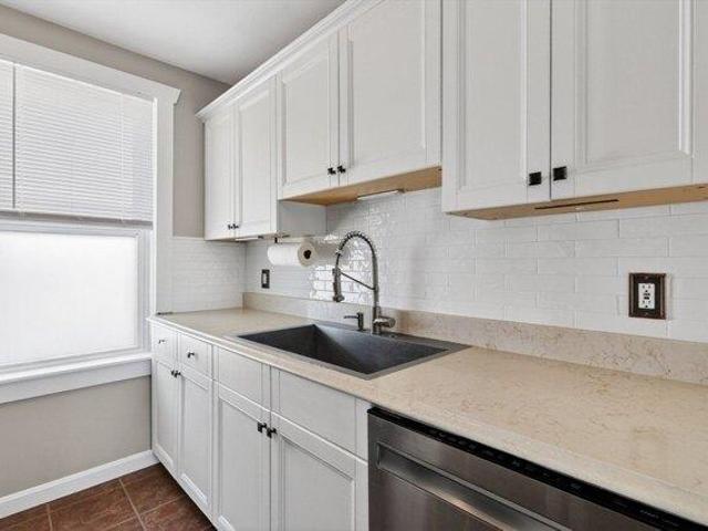 house with 3 bedroom, New Bedford MA ES105124241