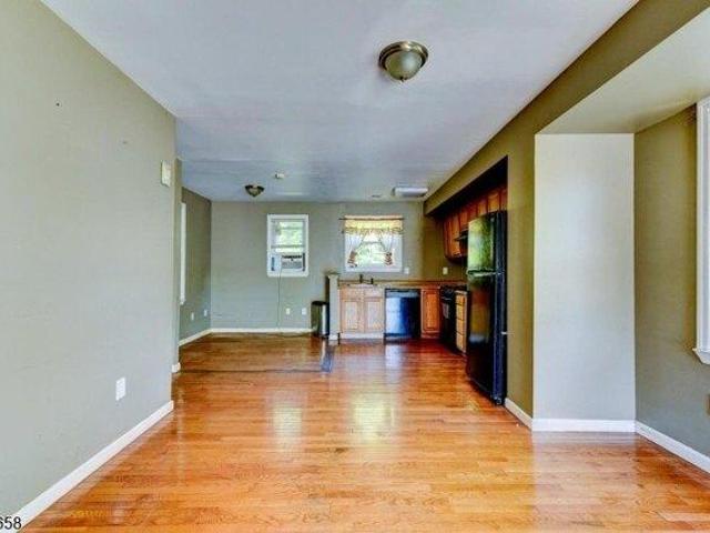 house with 3 bedroom, New Brunswick NJ ES105174566
