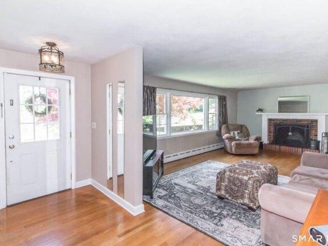house with 3 bedroom, New Britain CT ES103072299