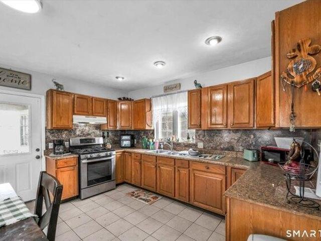house with 3 bedroom, New Britain CT ES103100933