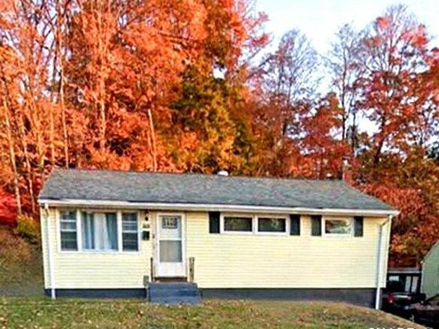 house with 3 bedroom, New Britain CT ES103433506