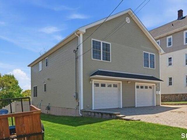 house with 3 bedroom, New Britain CT ES103436040