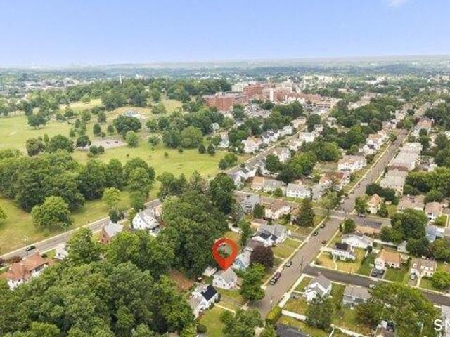 house with 3 bedroom, New Britain CT ES103931644