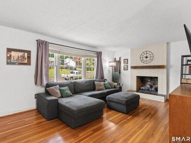 house with 3 bedroom, New Britain CT ES104192617