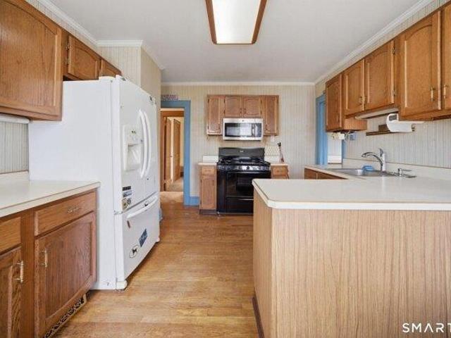 house with 3 bedroom, New Britain CT ES104298761