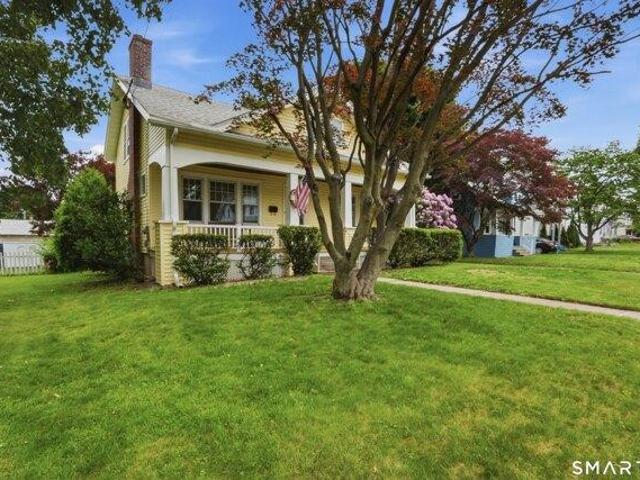 house with 3 bedroom, New Britain CT ES104232444