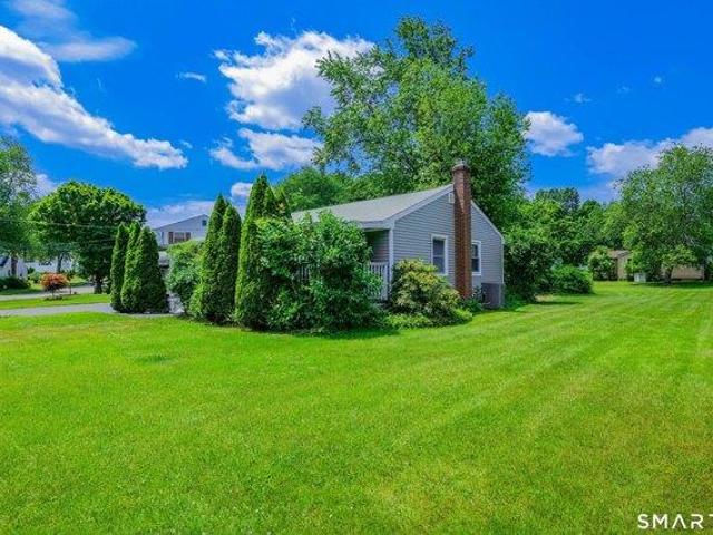 house with 3 bedroom, New Britain CT ES104351476