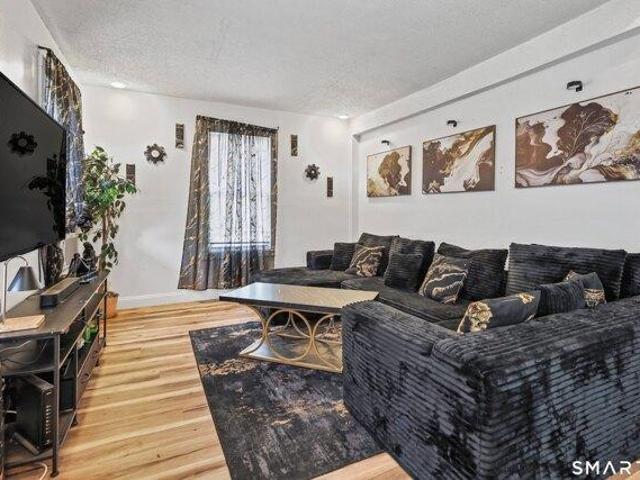 house with 3 bedroom, New Britain CT ES104407773