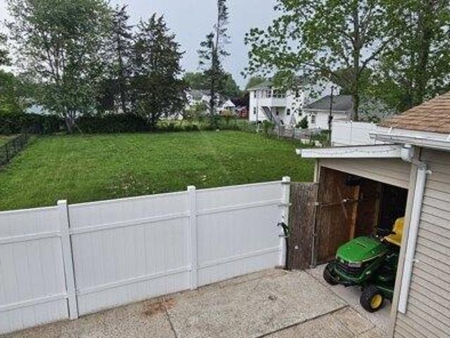 house with 3 bedroom, New Britain CT ES104569323