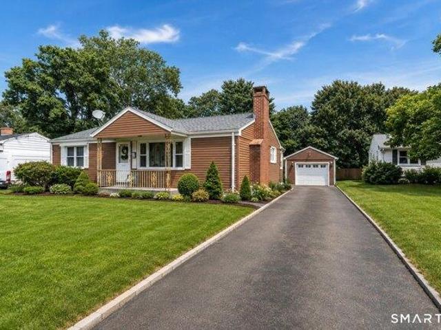 house with 3 bedroom, New Britain CT ES104514436