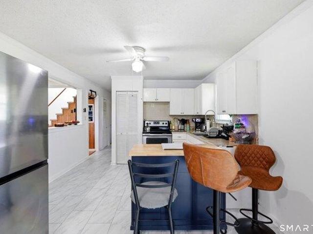 house with 3 bedroom, New Britain CT ES104789055