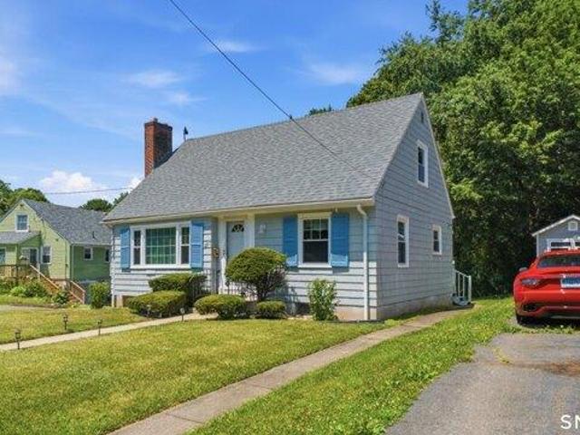 house with 3 bedroom, New Britain CT ES104852882