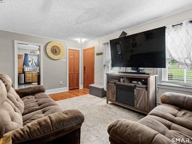 house with 3 bedroom, New Britain CT ES105106748