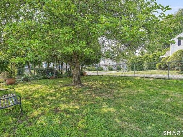 house with 3 bedroom, New Britain CT ES105114477