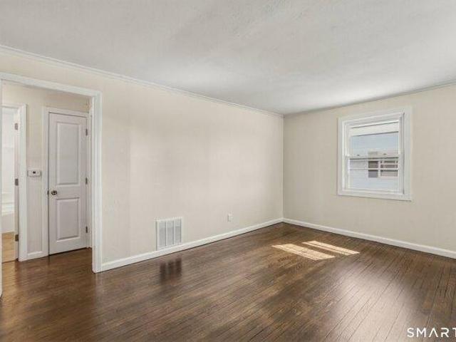 house with 3 bedroom, New Britain CT ES105123660